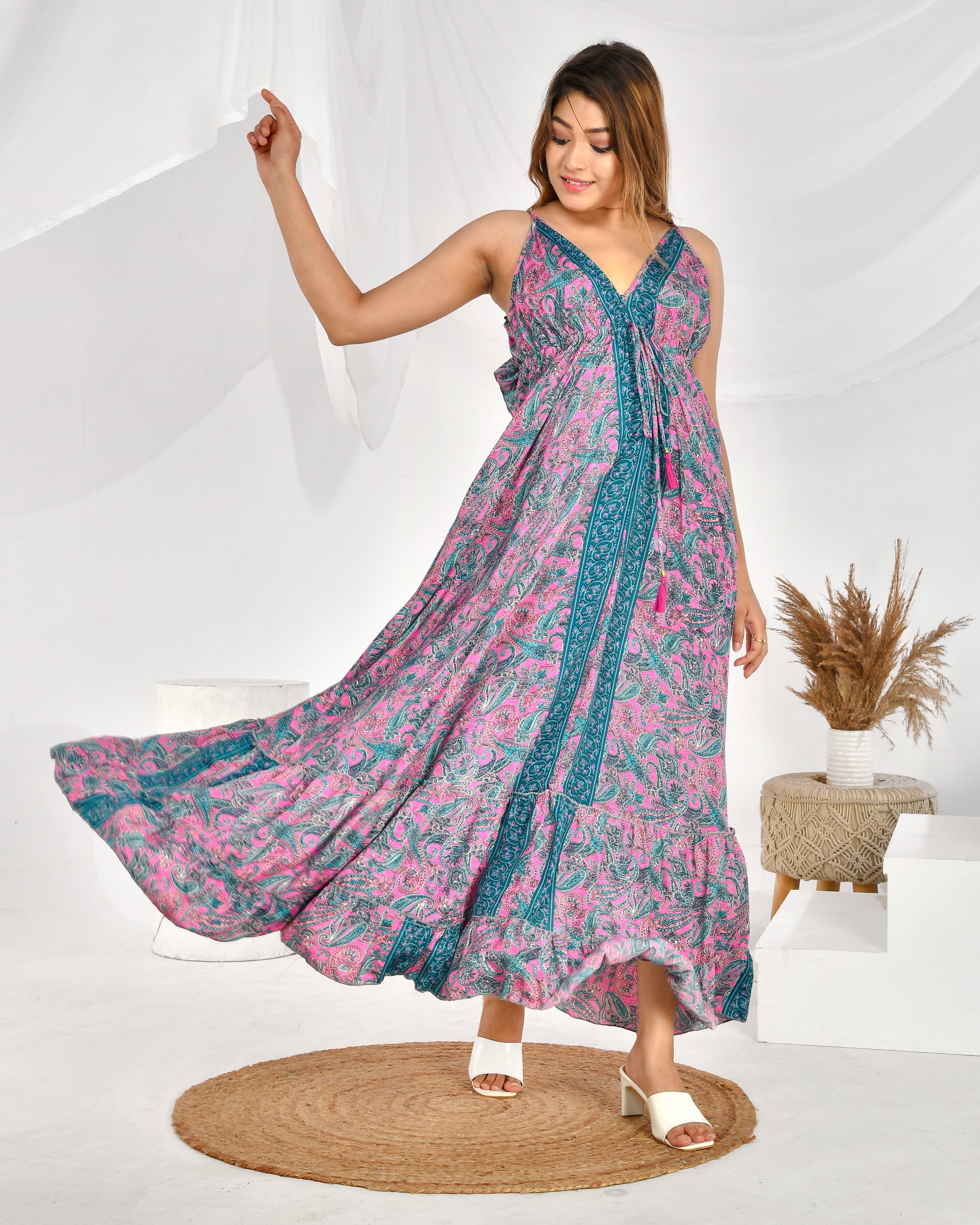 Dresses & Gowns – Handicraft Trend